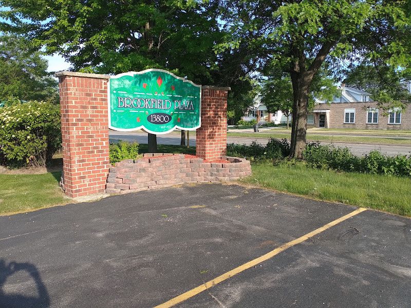 Paramount Optical Lab of Wisconsin Vision, 16800 W Cleveland Ave, New ...